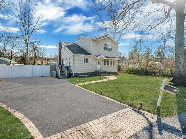 62 9th St, Ronkonkoma, NY 11779 | MLS #984641 | Compass