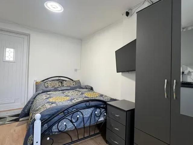 62 The Glade, London, IG5 0NF, United Kingdom | Studio apartment for rent #139265559 | Rentberry