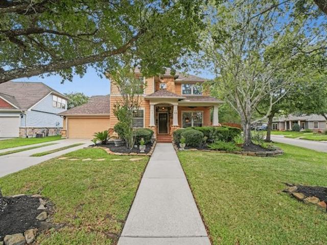 62 W Tapestry Park Cir, The Woodlands, TX 77381