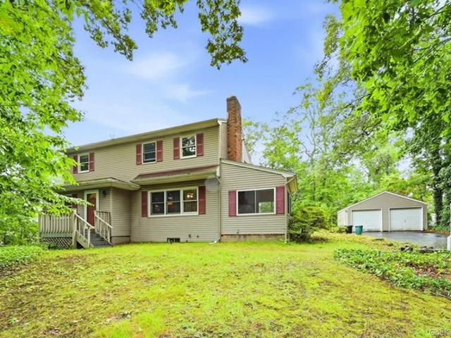 62 Woodhull Pl, Northport, NY 11768