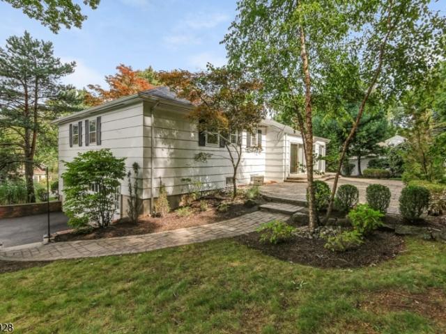 62 Candlewood Dr
