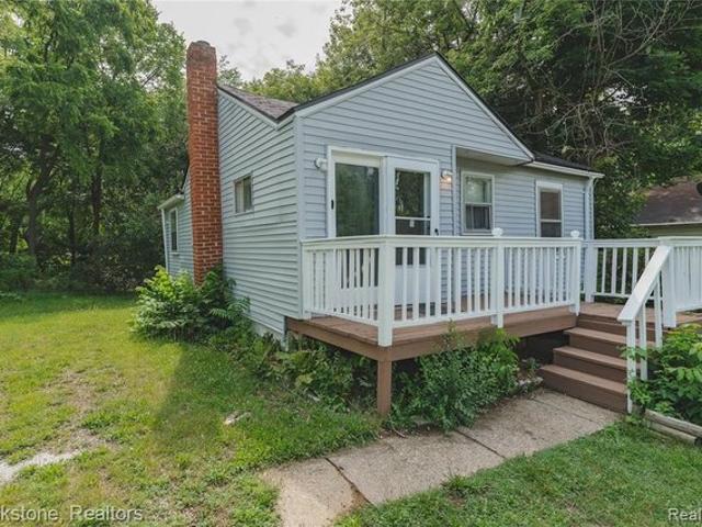 62 Court St, Pontiac, MI 48342
