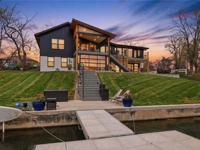 62 Dockside Dr, Blue Springs, MO 64015