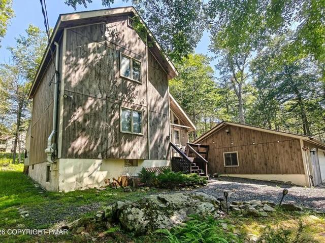 62 E Creek View Dr, Gouldsboro, PA 18424