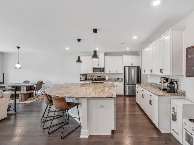 62 Gerhard Pl