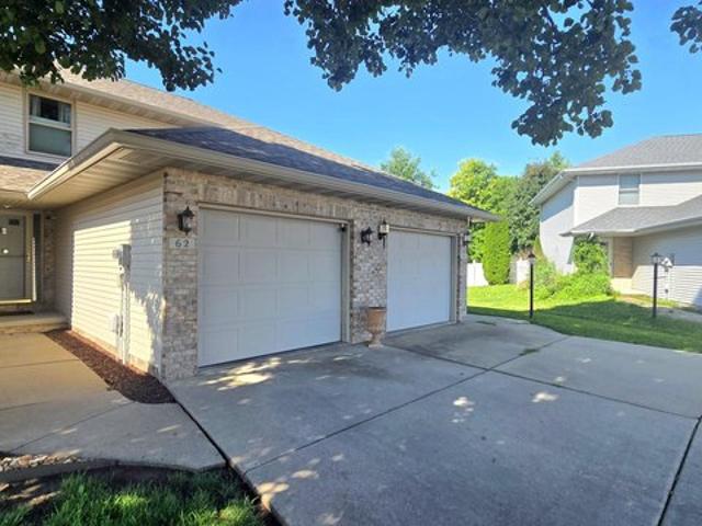 62 Gilliam Ct, Chatham, IL 62629