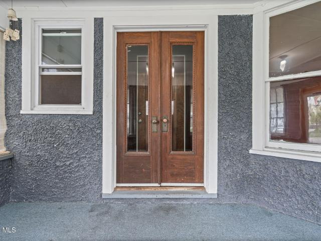 62 Grove Avenue