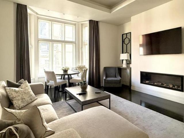 62 Green Street, Mayfair, London 1 bed flat to rent £8,667 pcm £2,000 pw