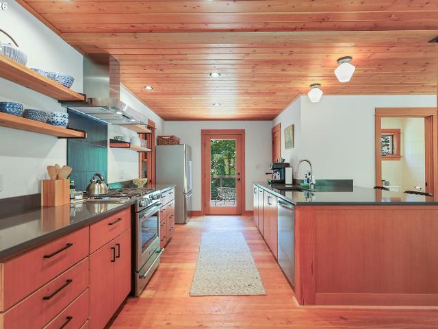 62 Hamilton AVE