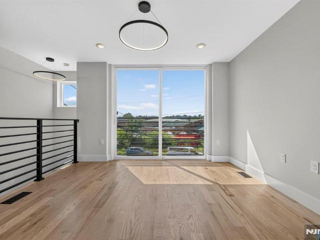 62 Hillside Avenue # 1