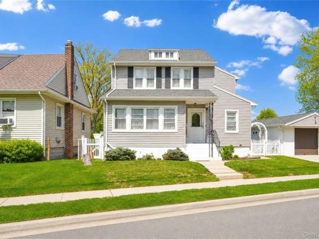 62 Leaman Pl, Lynbrook, NY 11563