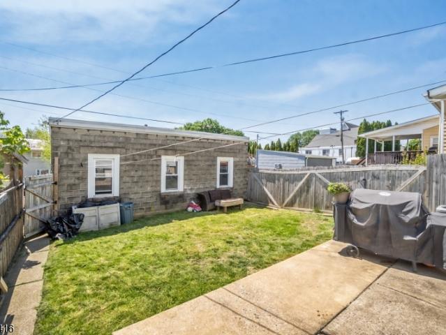 62 Lewis St