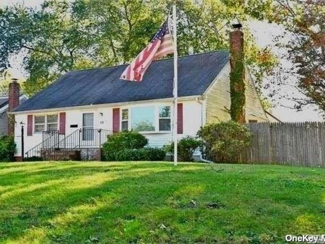 62 Murdock St, South Huntington, NY 11746
