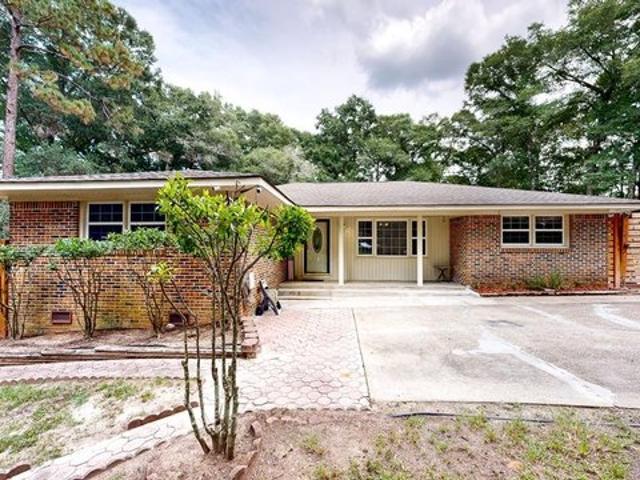 62 Myrtle St, Level Plains, AL 36330