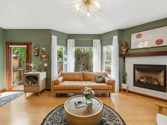 62 N Mountain Ave, Ashland, OR 97520
