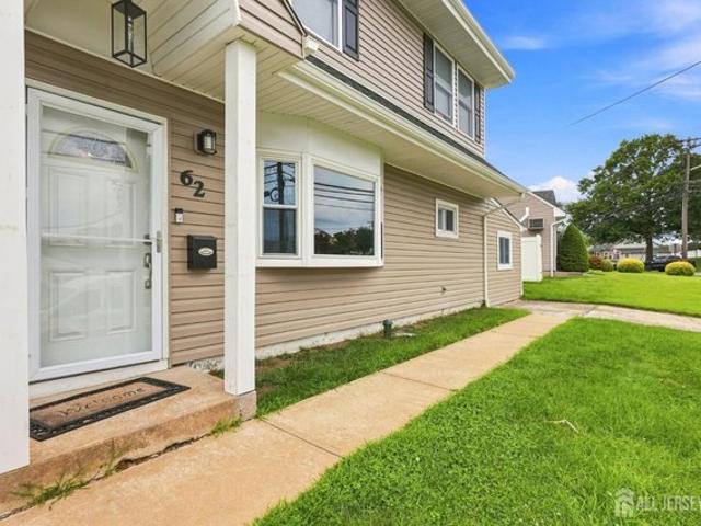 62 Pinetree Dr, Sayreville, NJ 08859