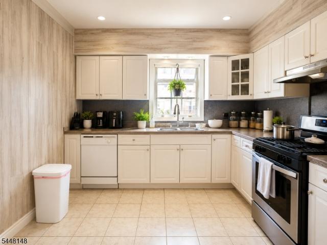62 Rockland Ave # 1