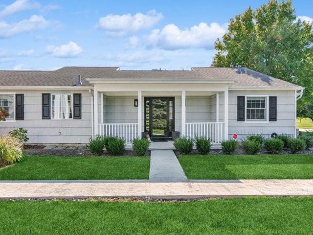 62 Saint Andrews Cir, Southampton, NY 11968