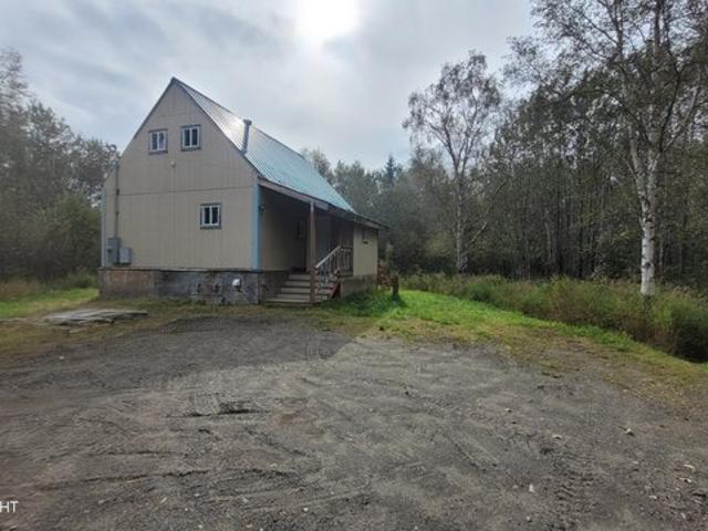 62 Spruce Ave, Bethel, AK 99557
