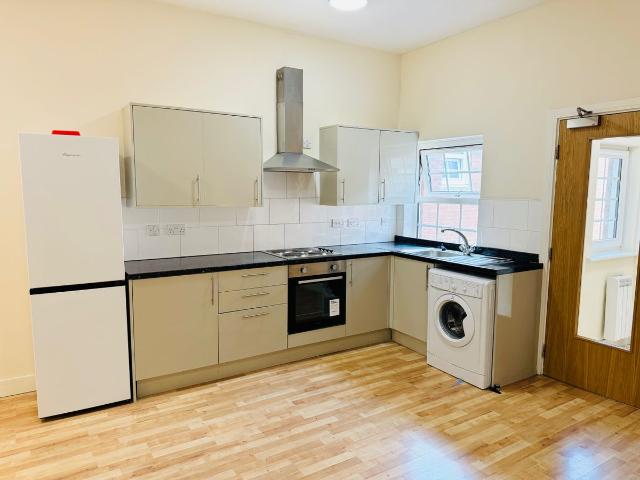 62c Alma Street, Luton LU1, 2 bed flat to rent, £1,150 pcm | PrimeLocation