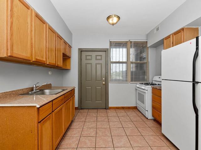 62th/California Studio Apartment for Rent at 6155 S California Ave, Chicago, IL 60629 Chicago Lawn
