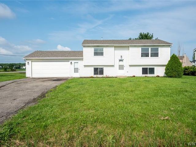 6304 Old Beattie Rd, Lockport, NY 14094