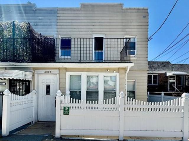 6304 62nd Ave, Middle Village, NY 11379