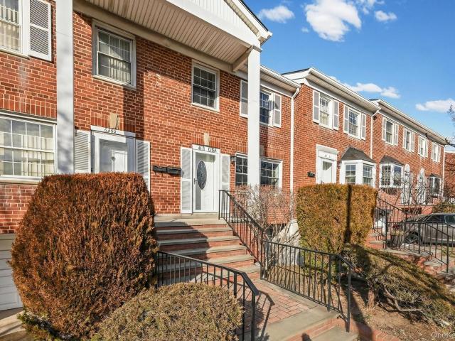 63 05A Douglaston Parkway