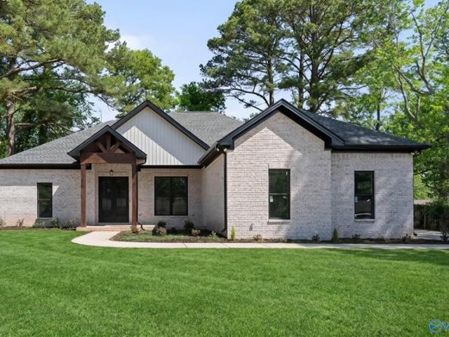 6306 Sheri Dr NW, Huntsville, AL 35806