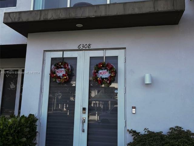 6308 NW 104th Path, Doral, FL