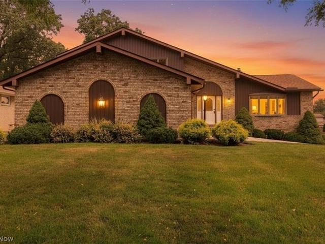 6308 Night Vista Dr, Parma, OH 44129