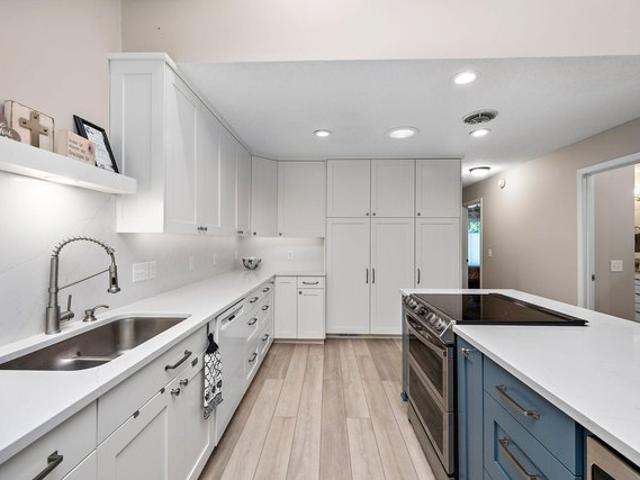 6308 Red Fox Ln, Edina, MN 55436