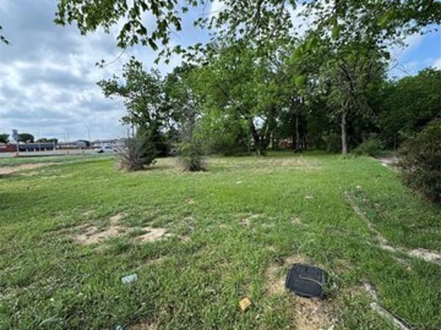 6309 Meadowbrook Dr, Fort Worth, TX 76112