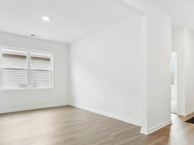 6300 Redwood Trail