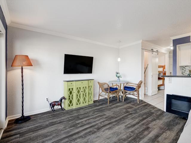 6300 Seawall Boulevard 3113