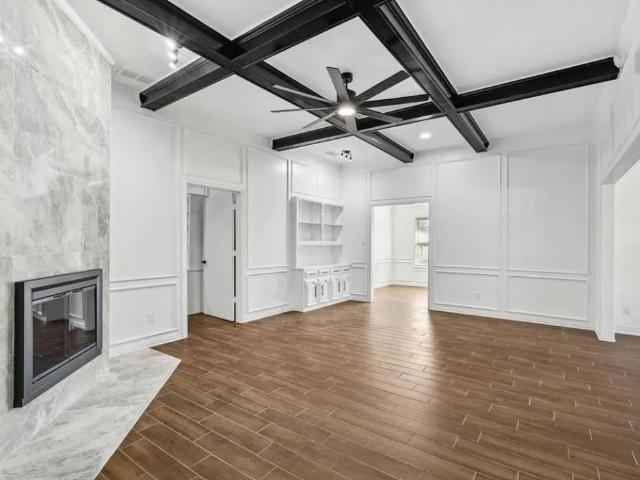 6300 Topaz Way