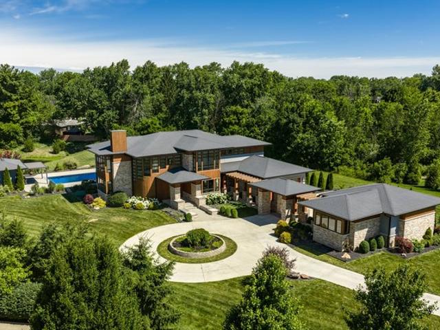 6301 Montana Springs Dr, Zionsville, IN 46077