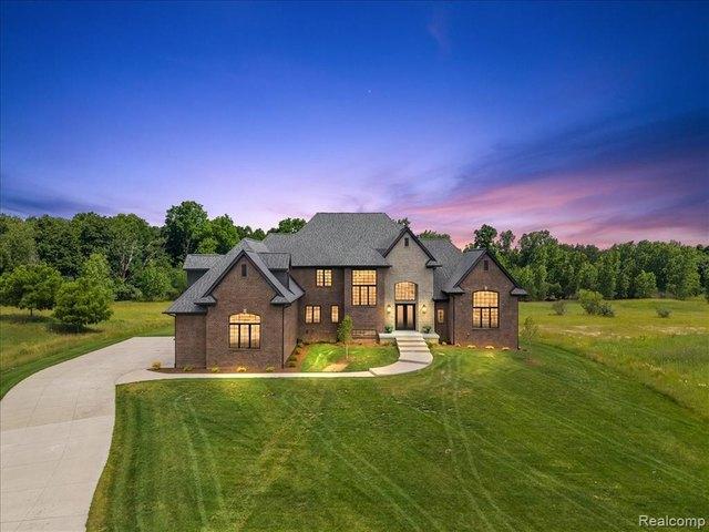 6301 Bridle Path, Grand Blanc, MI 48439