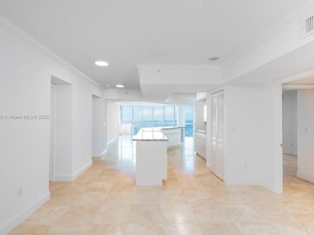 6301 Collins Ave #1003 Miami Beach, FL 33141