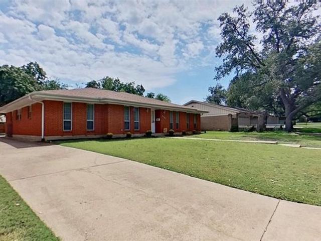 6301 Wrigley Way, Fort Worth, TX 76133