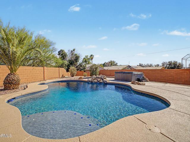 6302 N 69TH Drive