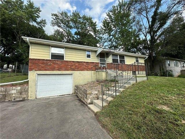 6303 N Broadway St, Kansas City, MO 64118
