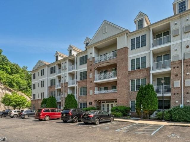 6303 Brookhaven Ct Unit 303, Riverdale, NJ 07457