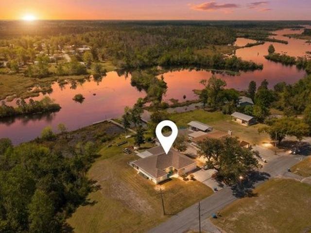6303 Lakeshore Dr, Panama City, FL 32404