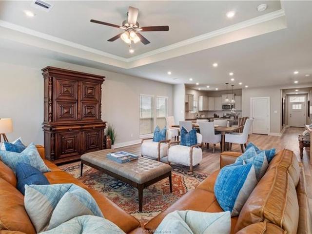 6303 Raleigh Dr, College Station, TX 77845