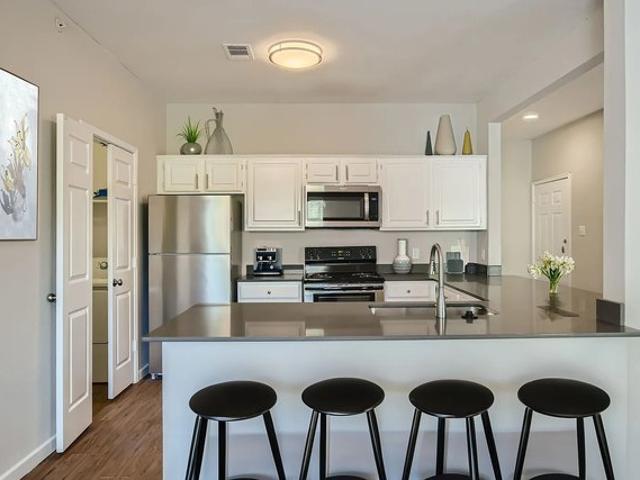 6303 Shady Oaks Manor Dr, Fort Worth, TX 76135