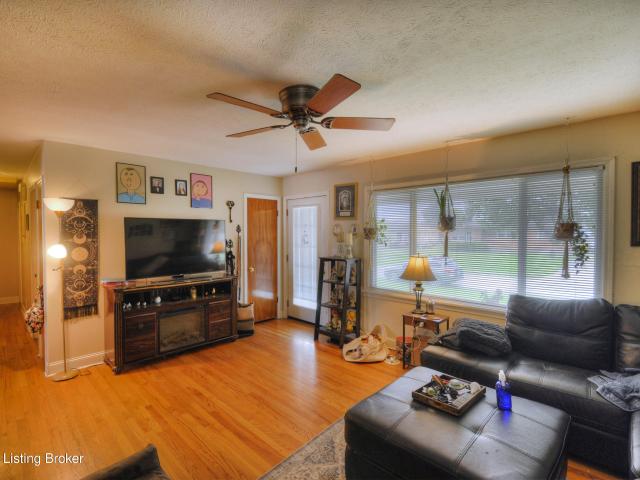 6303 Venango Dr