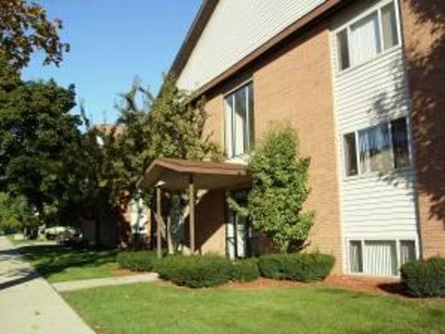 $630 / 2br walk to Cooley, LCC and the Capitol! Downtown Lansing