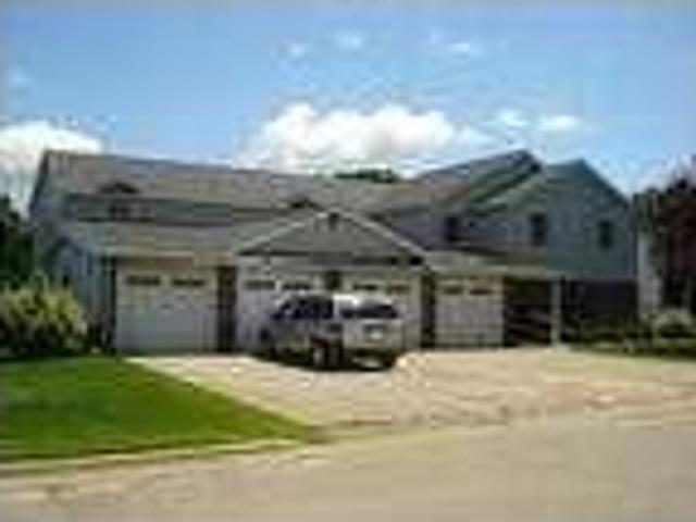 $630 / 2br 2 br. 2 bath in 4 plex