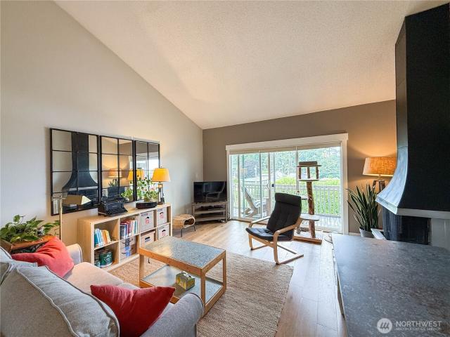 630 5th Avenue S # 208